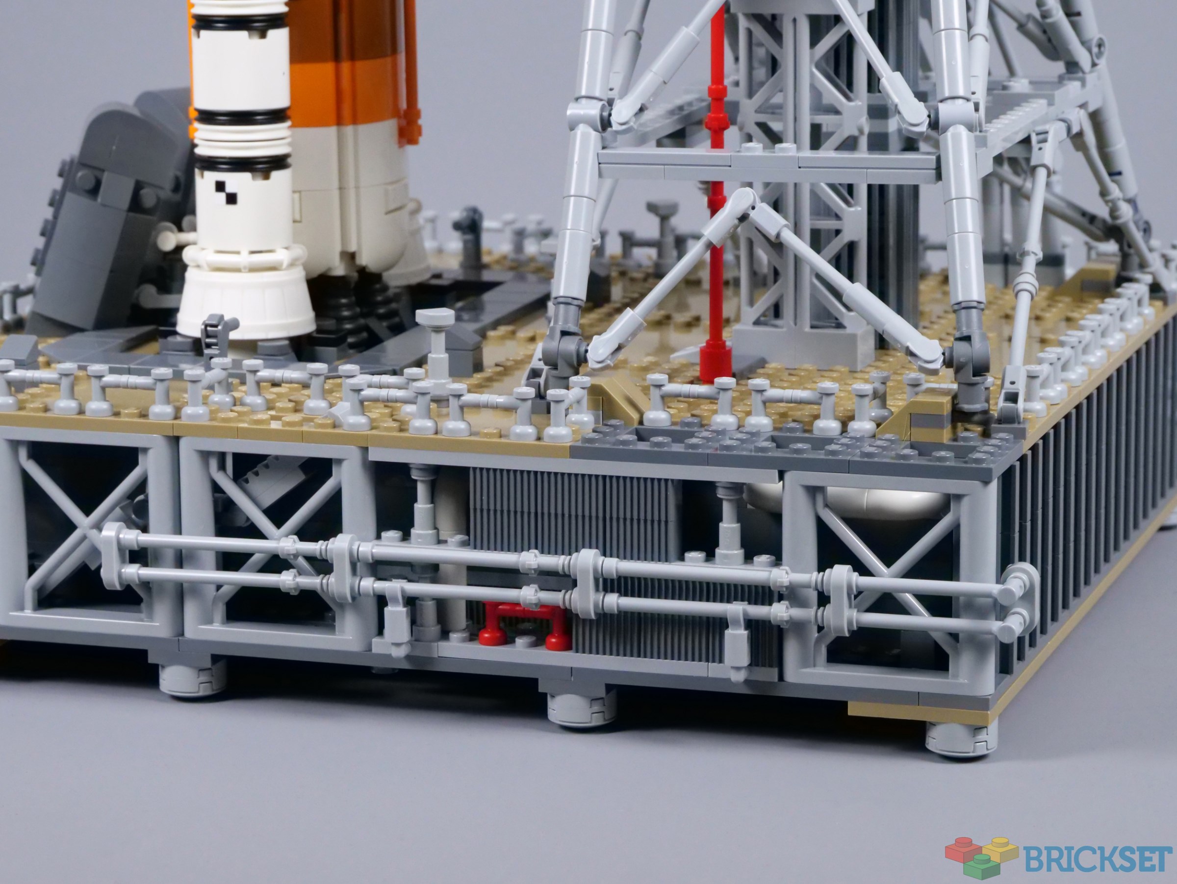 LEGO Icons 10341 NASA Artemis Space Launch System review | Brickset
